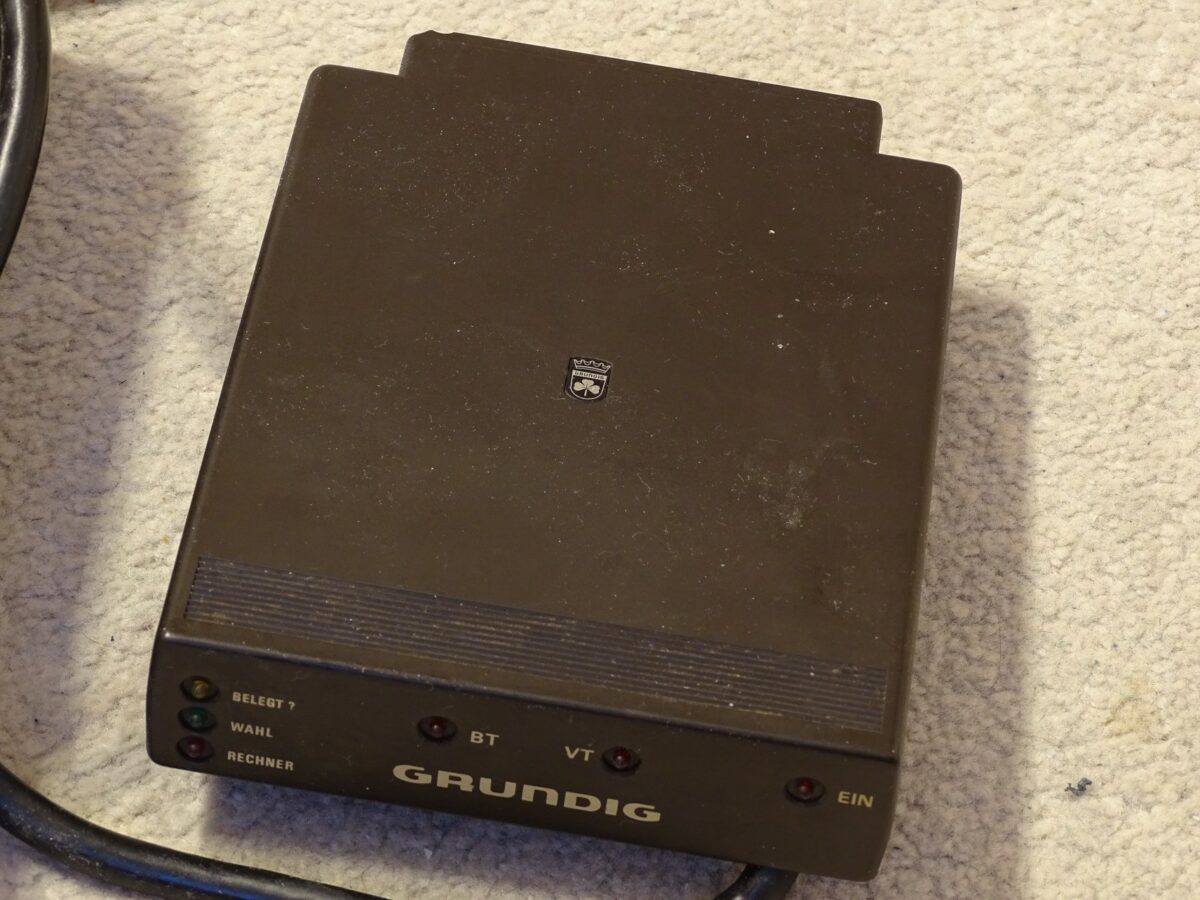 Der Grundig BT 1000 Video- Bildschirmtext Dekoder – BTX-Museum